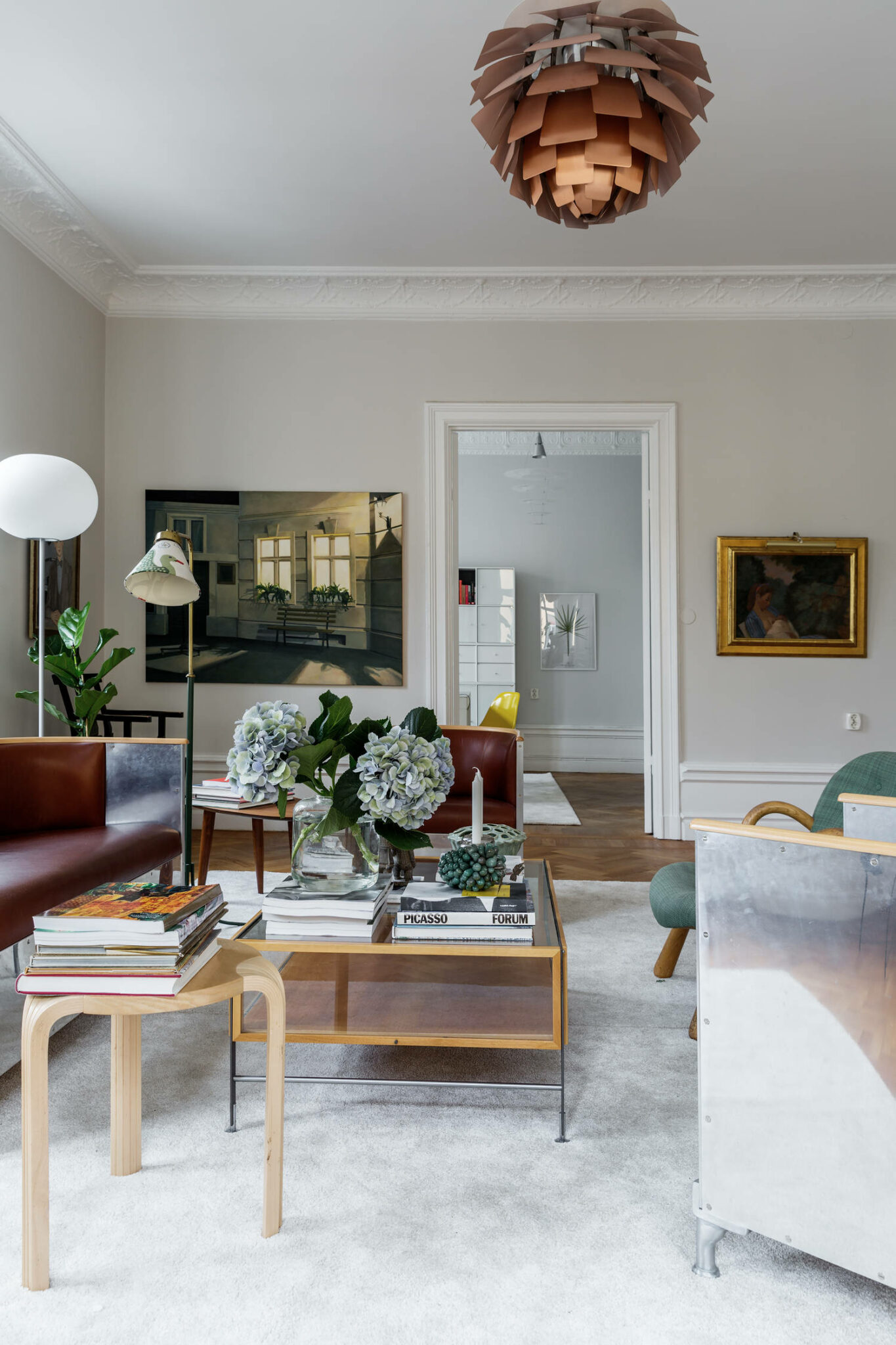 A spacious corner apartment in Stockholm – House-Diaries.com