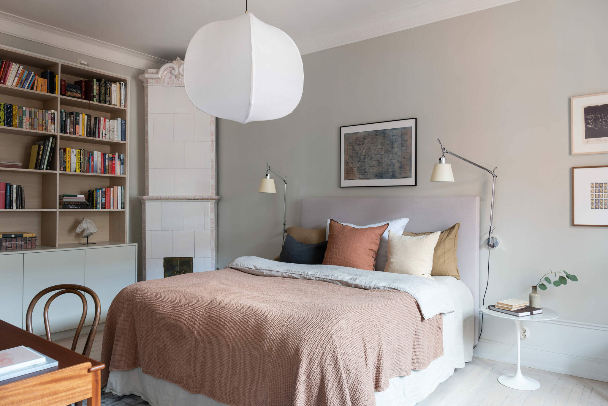 An extremely stylish apartment in soft tones – House-Diaries.com