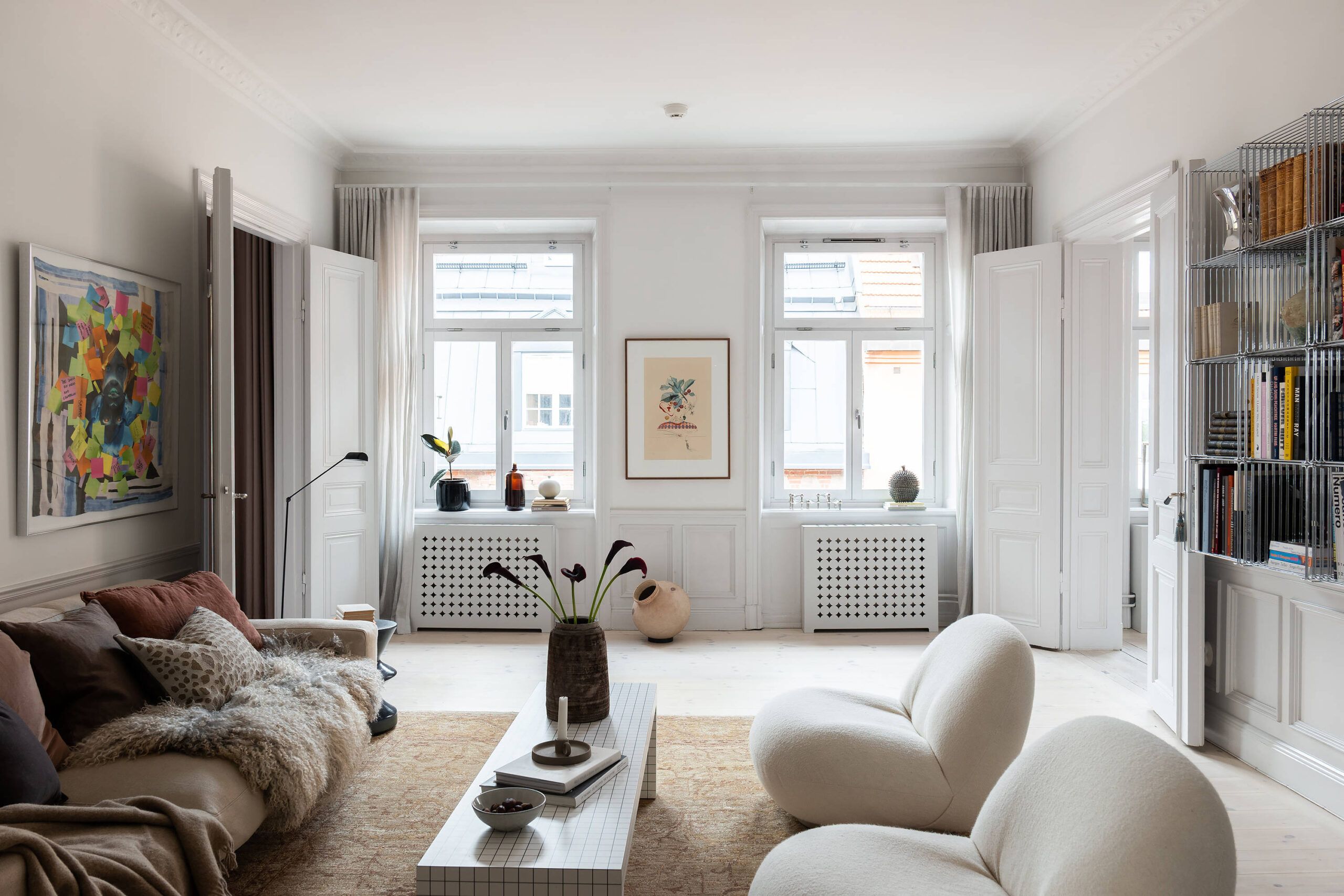 An extremely stylish apartment in soft tones – House-Diaries.com
